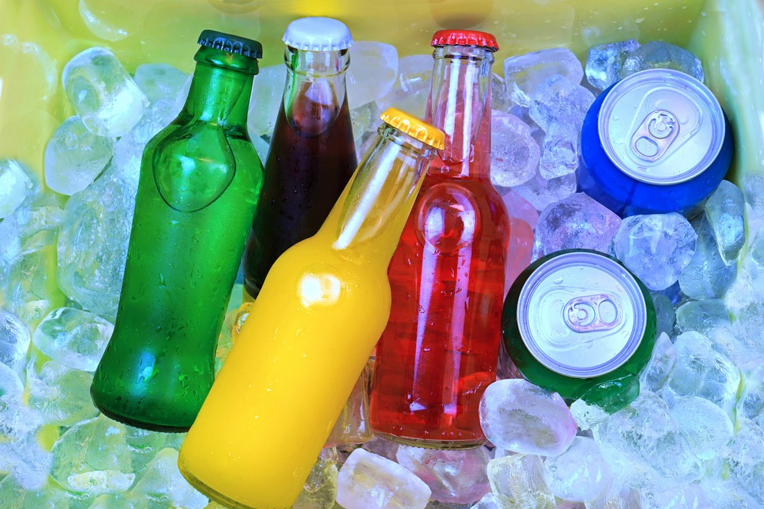 Comparison types of juice packaging between glass vs plastic vs cans